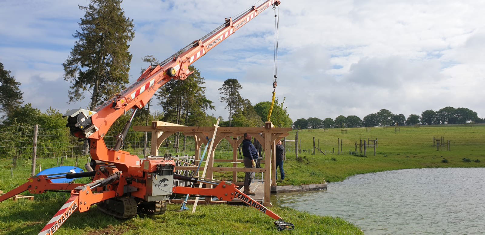 Building Outdoors With SPD360 Mini Spider Crane, Alresford | Terranova